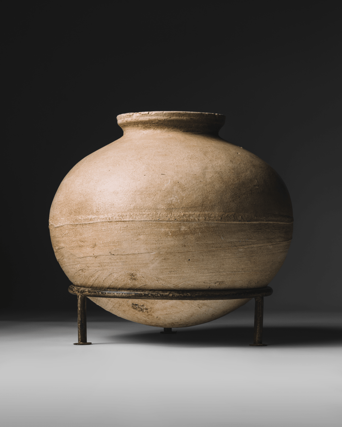 Shop White Clay Pot with Iron Stand 16x16 | Marble Lotus